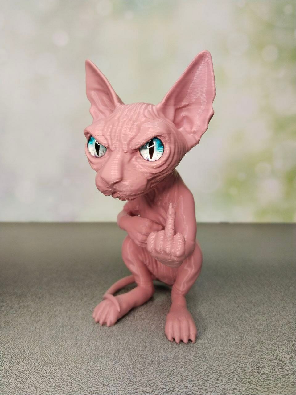 Кот Хулиган Сфинкс с пальцем,3D печать, высота 135мм, с живыми глазами