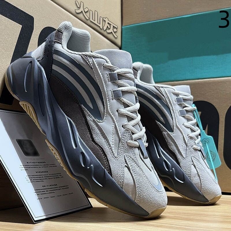 Кроссовки Yeezy 700, спортивные кроссовки в стиле "Dad Shoes".