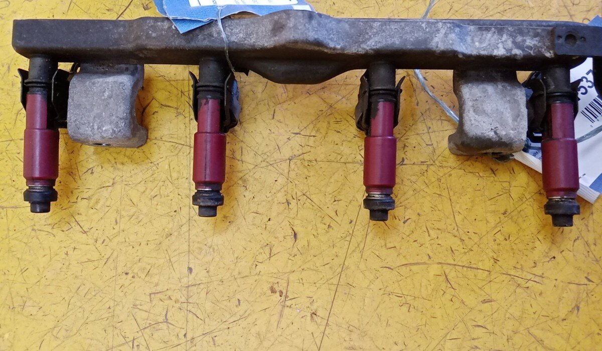 Форсунка инжекторная электрическая 3 (BK) Mazda 1955003310