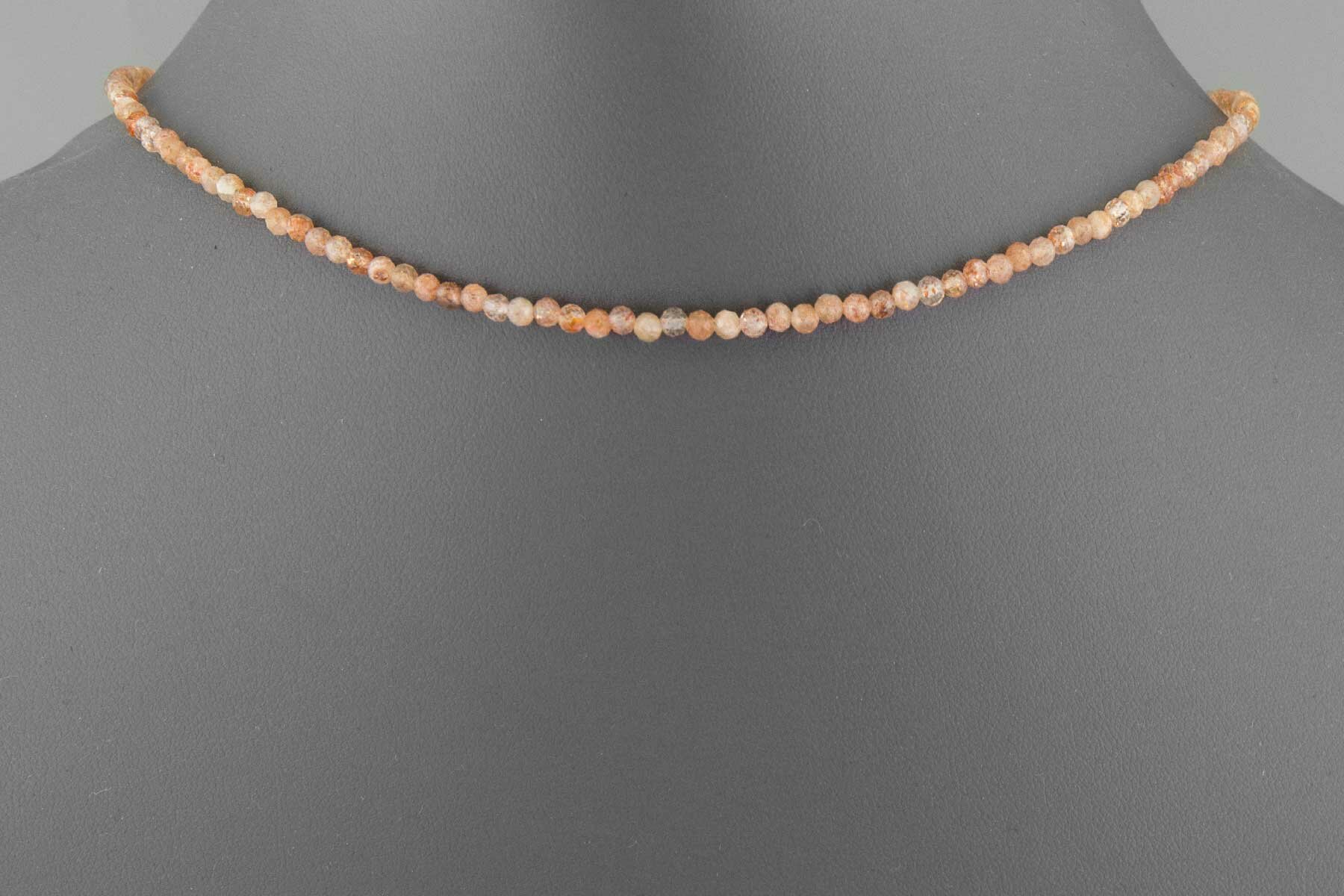 Колье, гeлиoлит