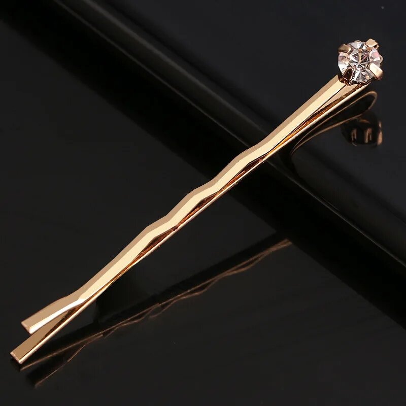 Золотая заколка для волос с кристаллом