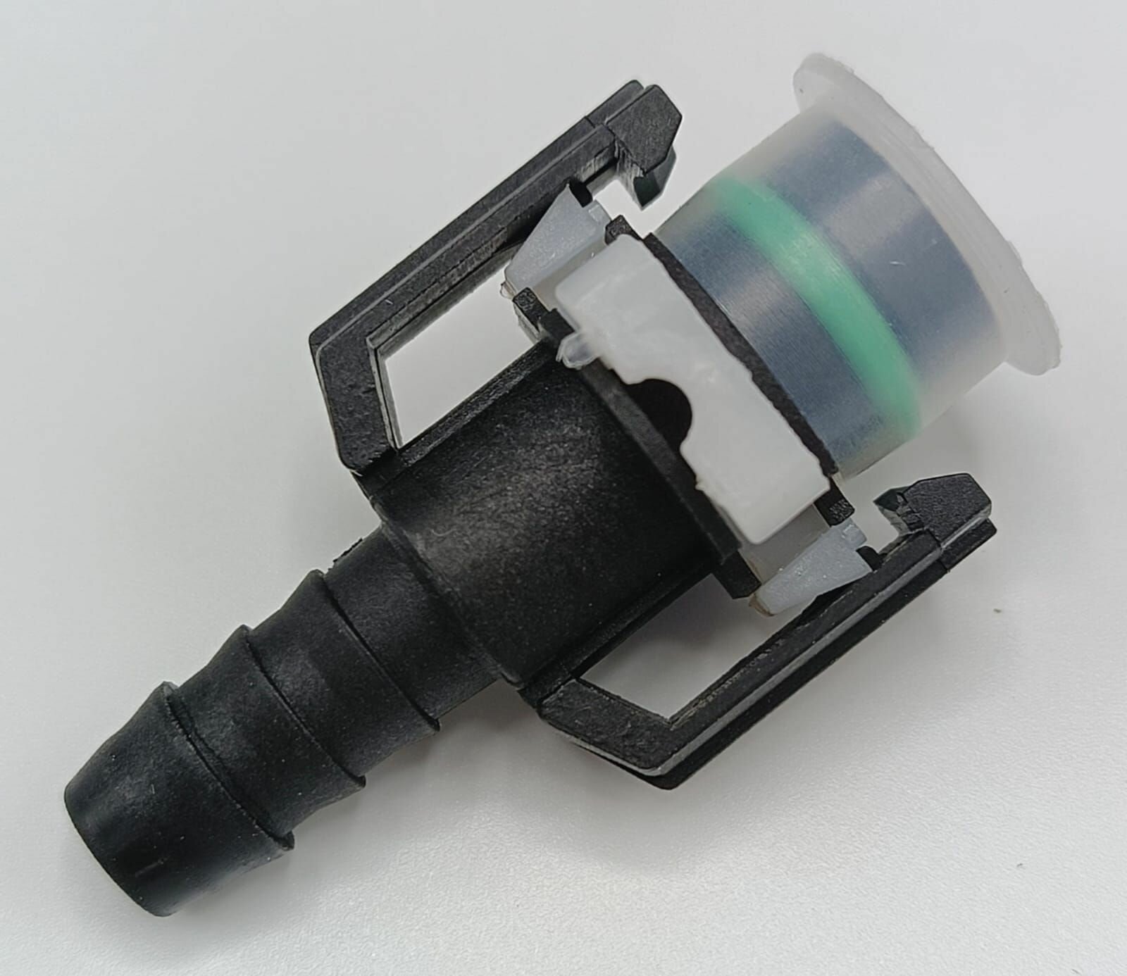 Штуцер топливный под быстросъем D12 прямой пластик