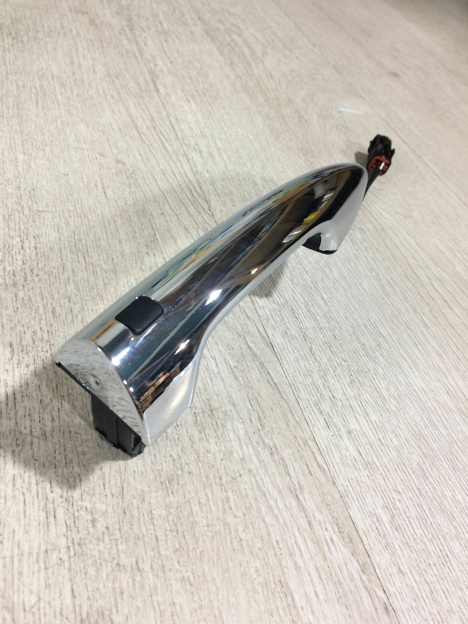 Ручка левой двери наружная смарт с кнопкой SMART KEY Киа Рио 3 Kia Rio 2011-2017гг