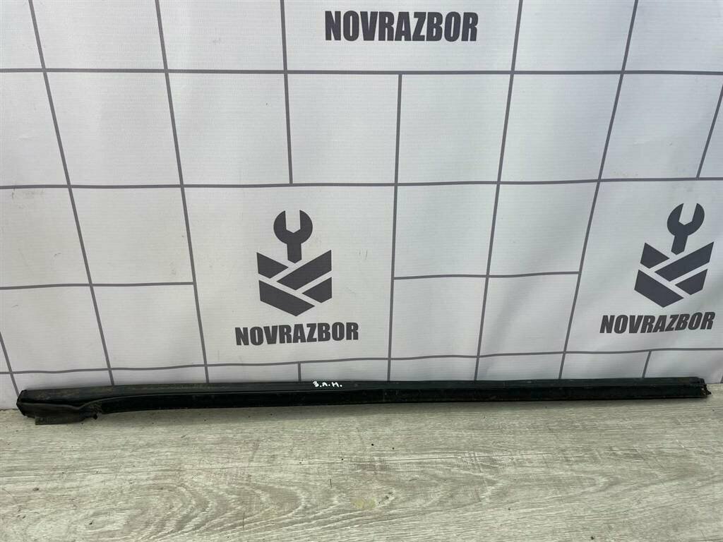 Уплотнитель стекла двери Ford Focus 2 05-08