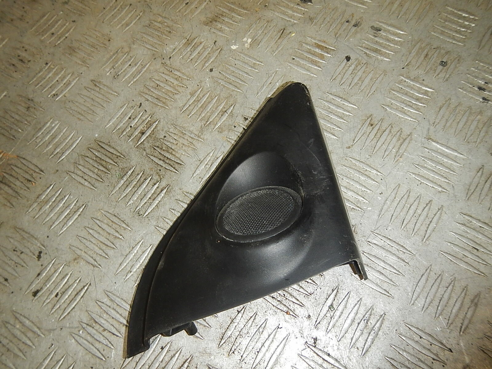 Б/У Уголок двери передней правой (внутренний), Ford (Форд)-MONDEO (07-14) FORD MONDEO (07-14) Потертости. 598824 FORD ар...