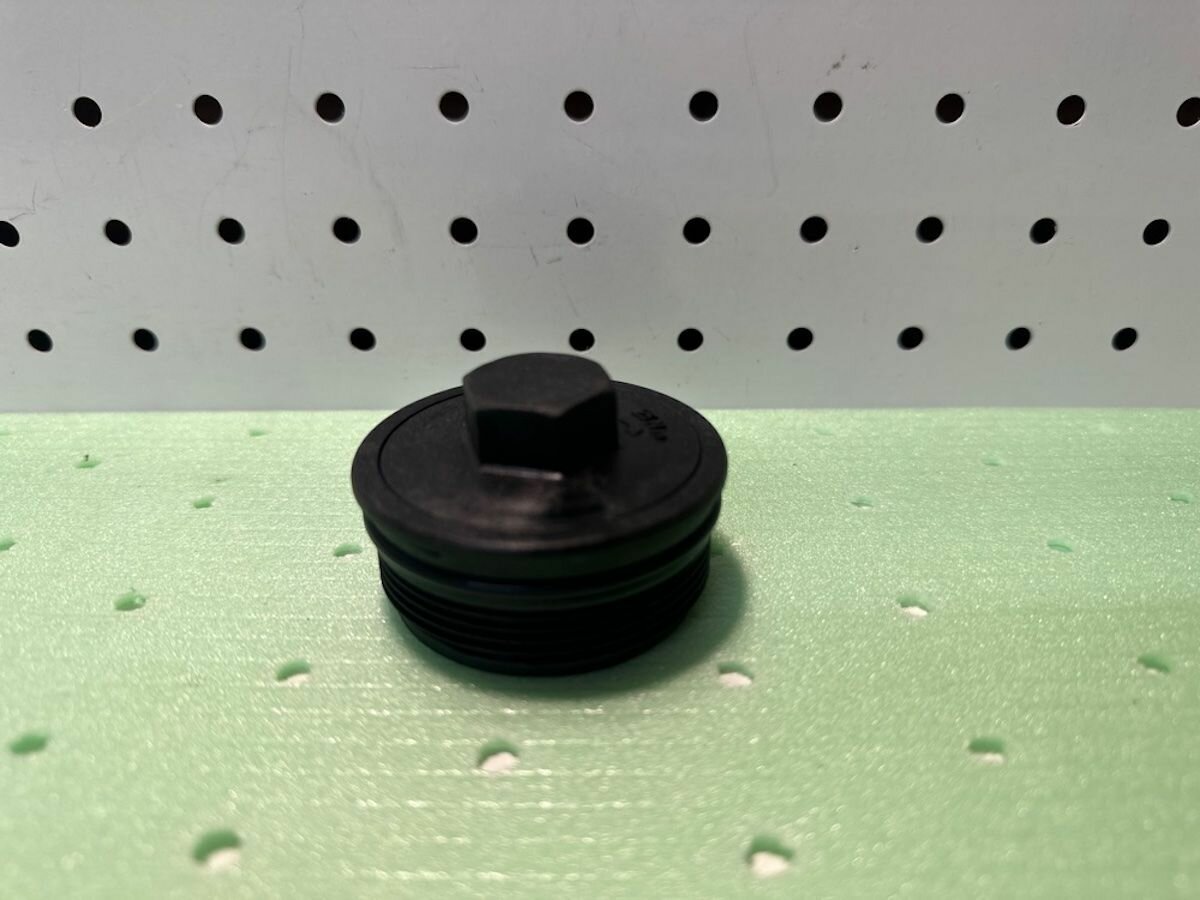 Крышка топливного фильтра MERCEDES AXOR ATEGO KAMAZ-5490 (мерседес аксор атего КАМАЗ)