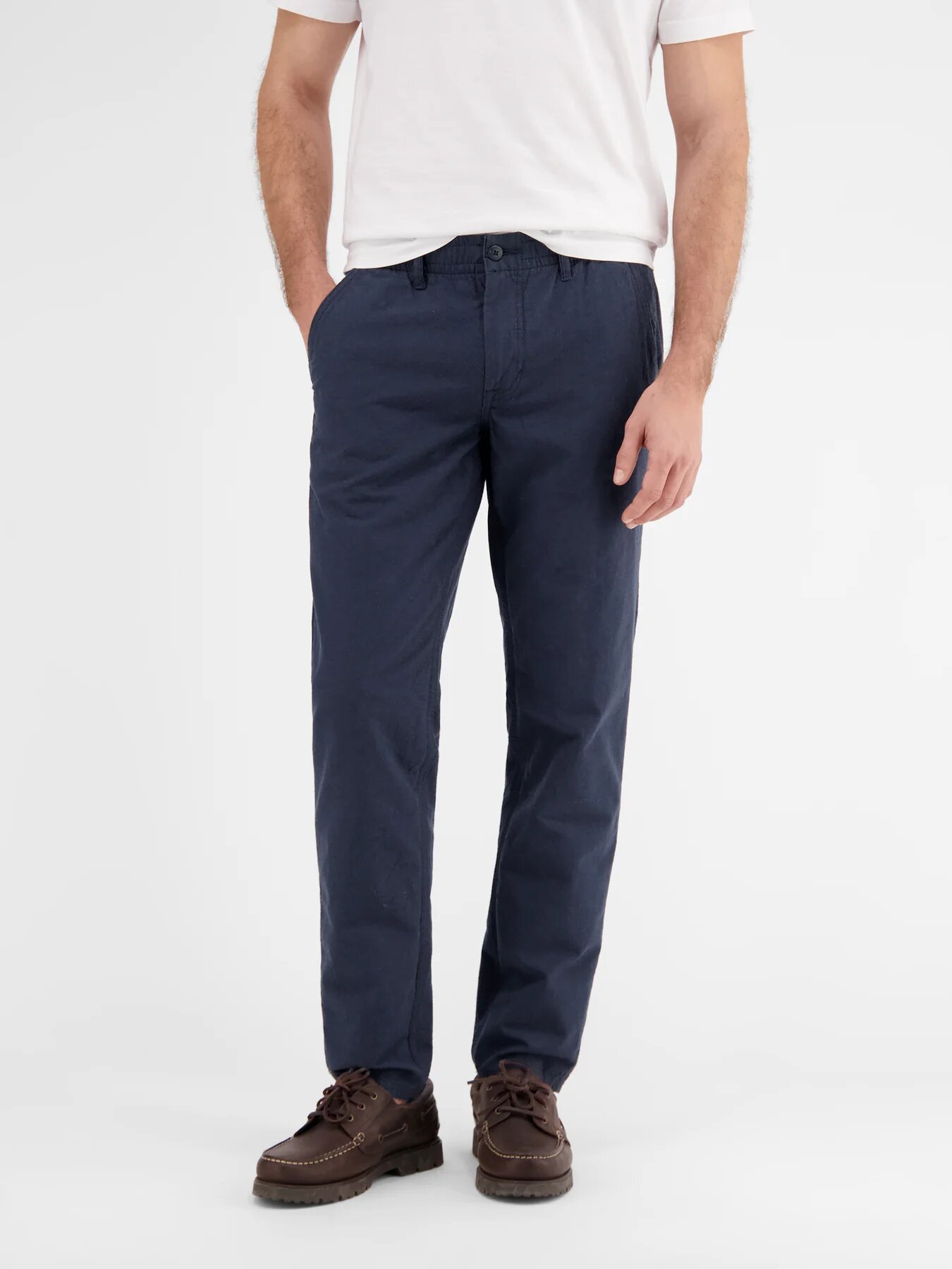 Брюки чинос