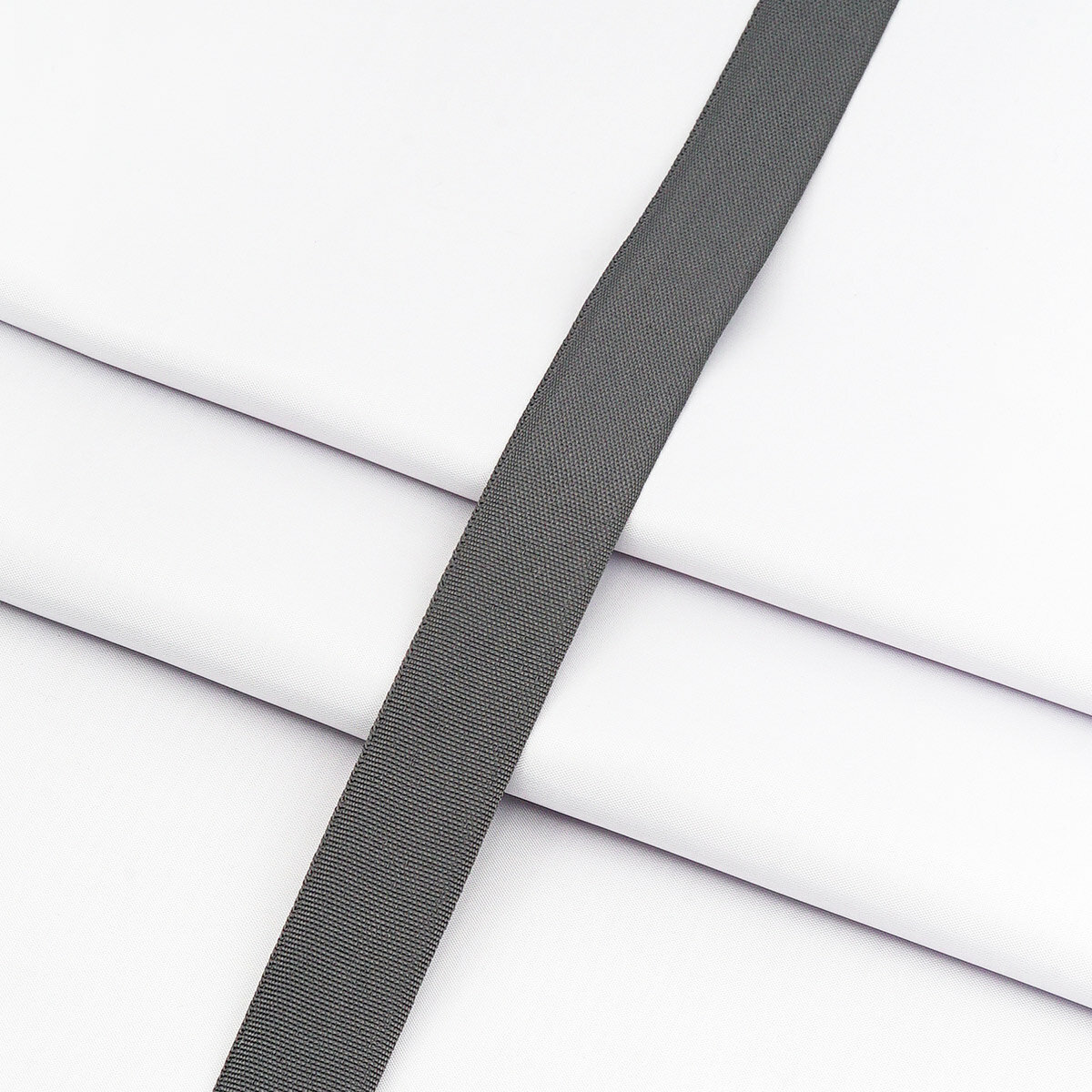 Тесьма окантовочная 4,5 г/м (100% полиэстер), 22 мм*100 м (28 темно-серый)