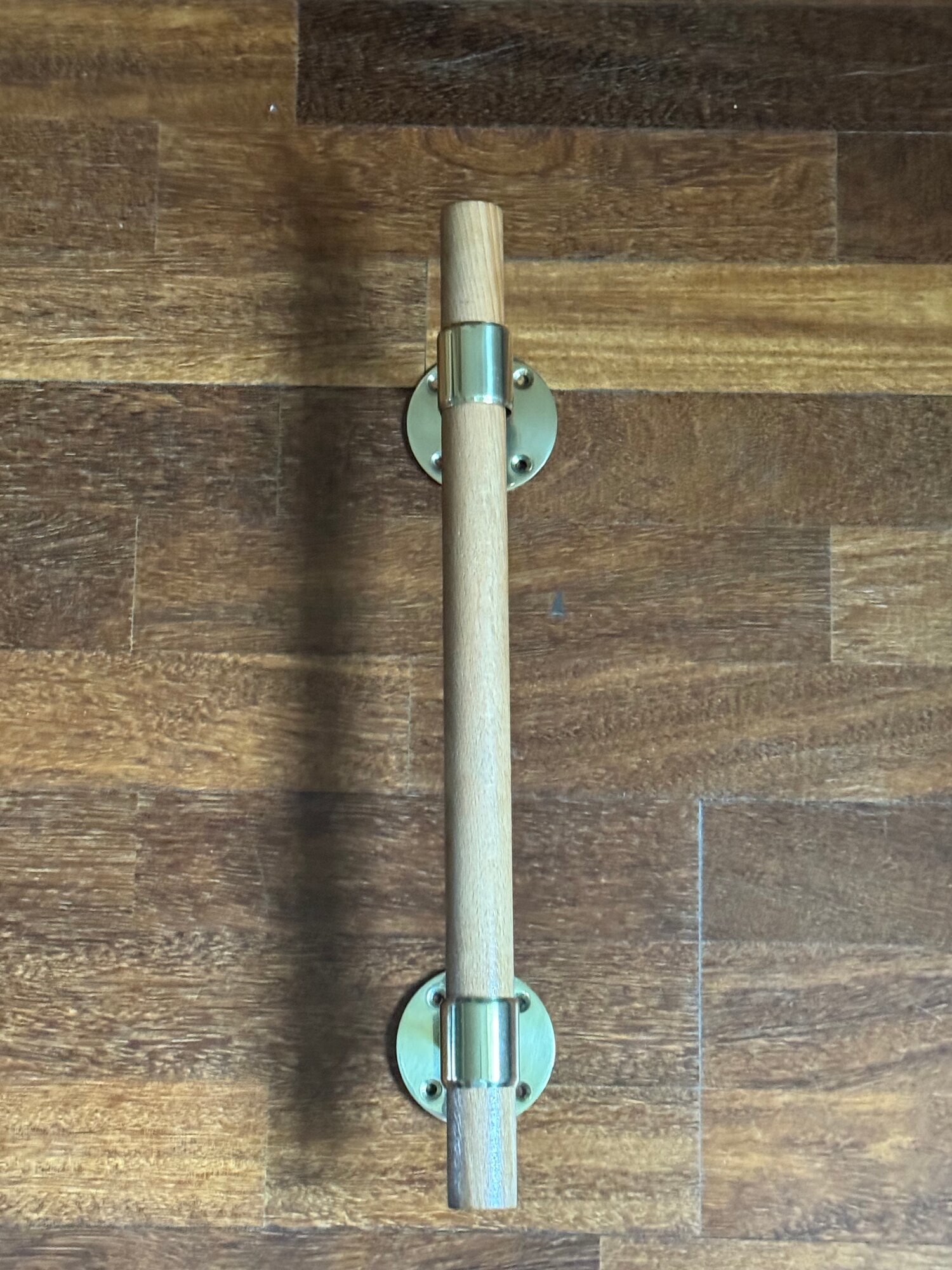 Ручка дверная - скоба "Столб большой" дерево -латунь