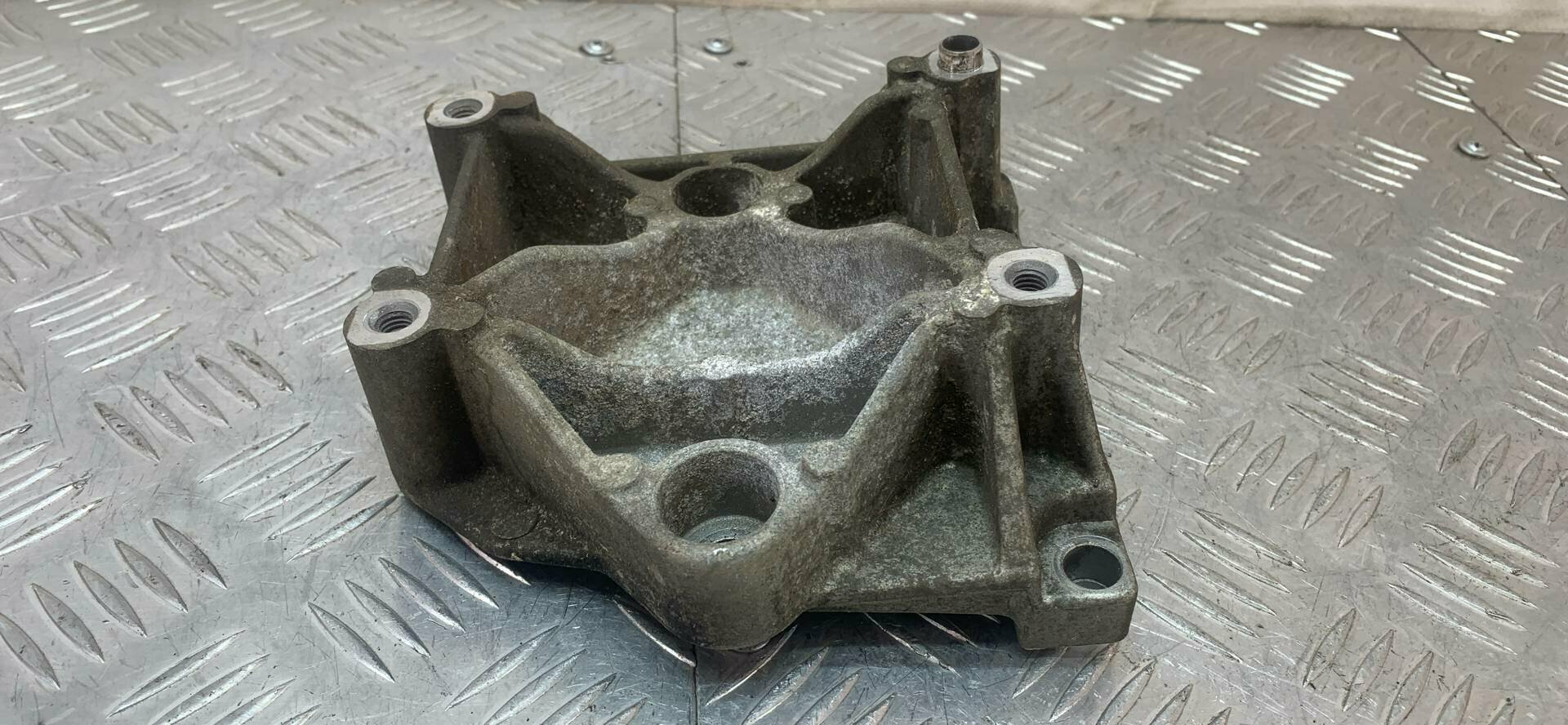 Кронштейн компрессора кондиционера Citroen Berlingo M49 (1996 - 2003) 9636693680