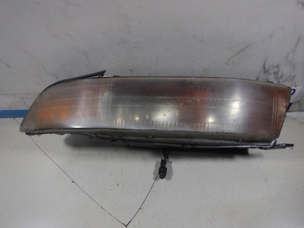 Фара правая Mitsubishi Galant VIII MR508514