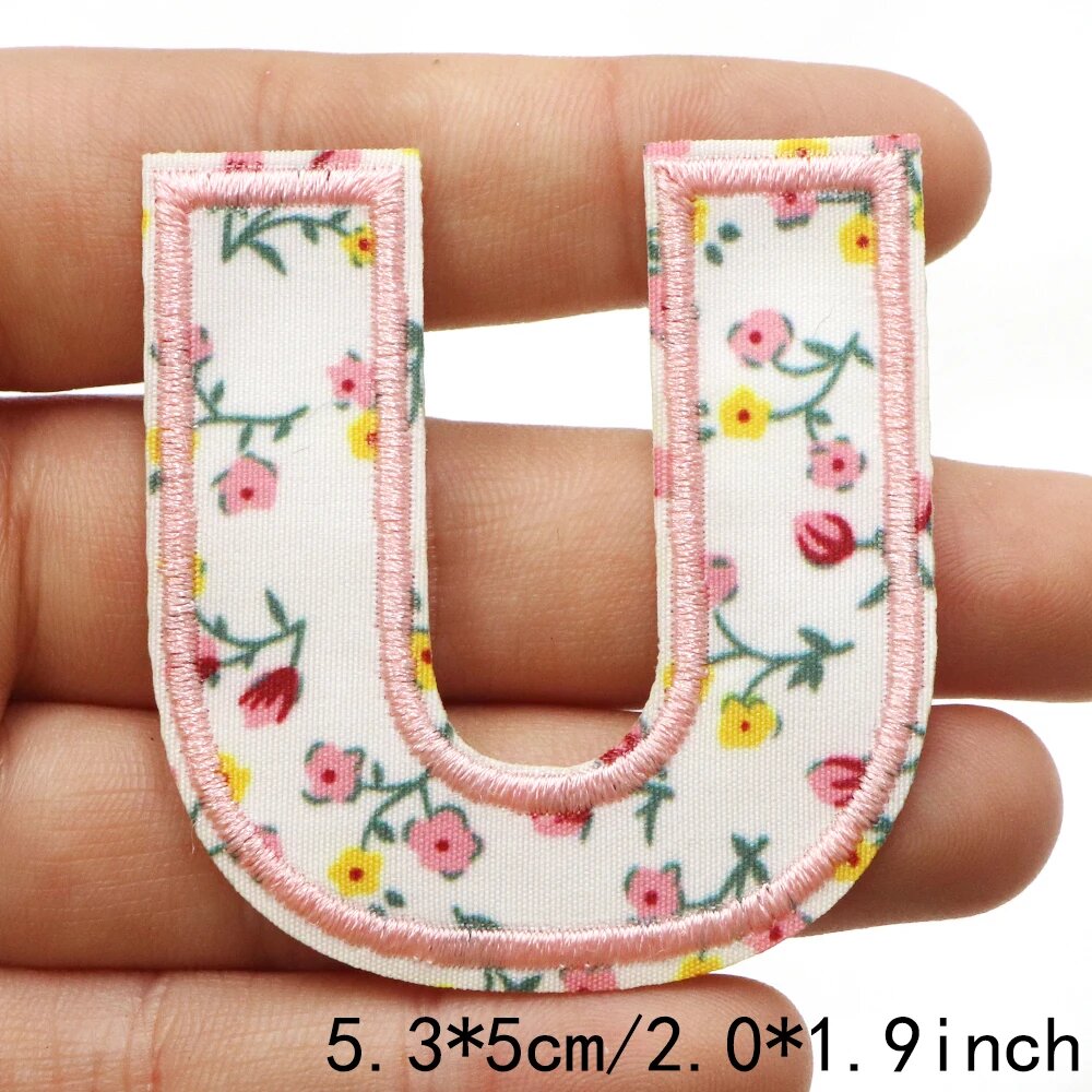 Вышитая буква алфавита U