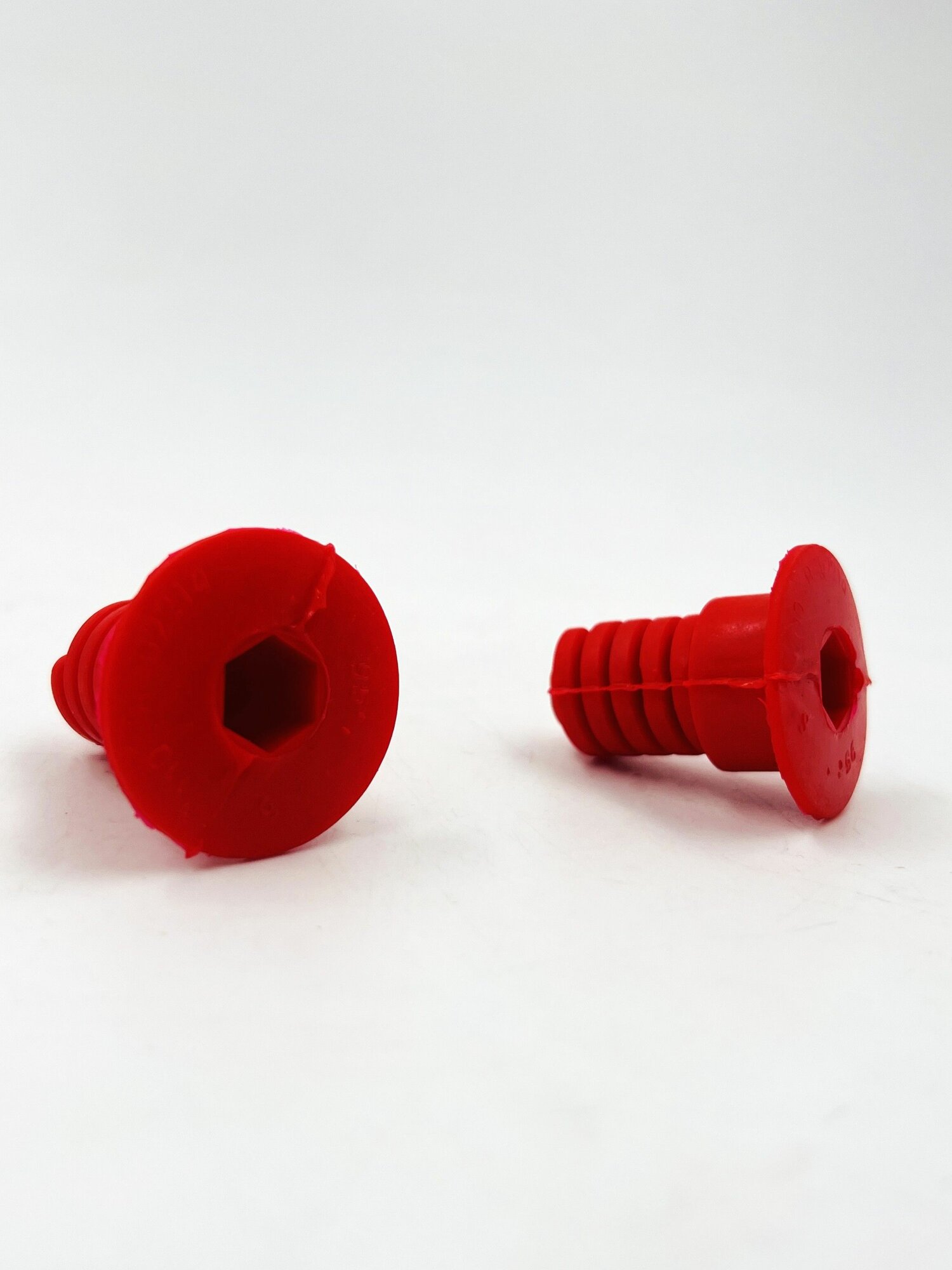 Отбойник капота силиконовый красный подходит для ВАЗ 2110-12, Приора, Гранта комплект 2 шт