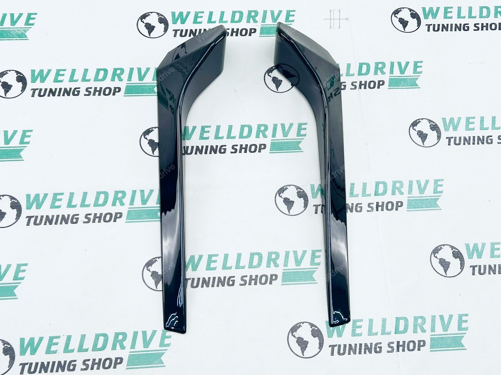 Спойлеры боковые Volkswagen Tiguan 2 2019- стиль R-line черный глянец