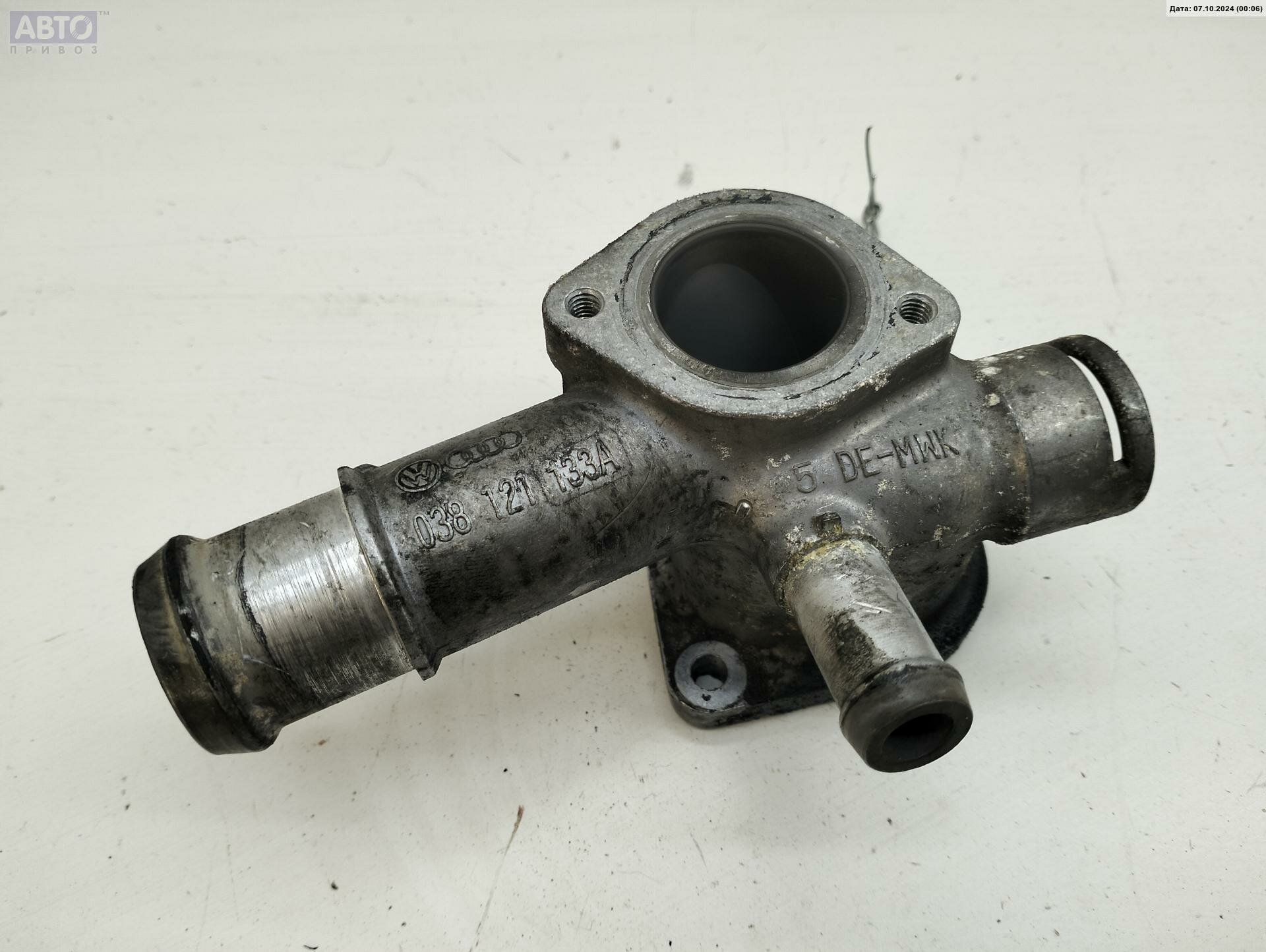 Фланец (тройник) системы охлаждения Volkswagen Golf-4