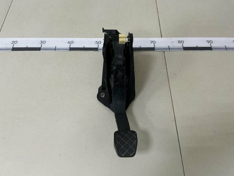 Педаль сцепления Skoda Karoq 2017 кат.номер: 5Q1721059HE