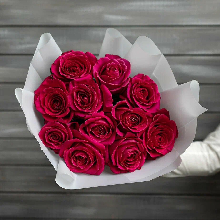 Монобукет "Букет Маркет", 11 роз, 50см, малиновый, Эквадор, оберточная бумага