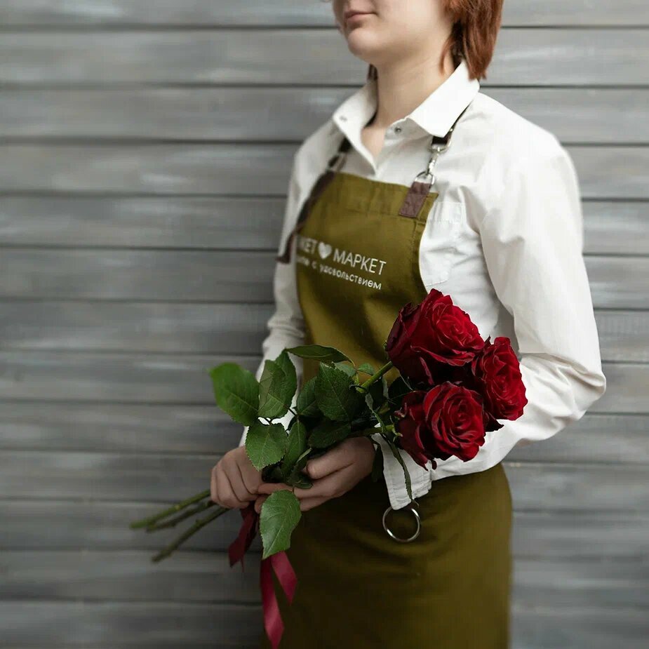 Букет Букет Маркет, из 3 роз, на стеблях, под ленту, красный, 50см