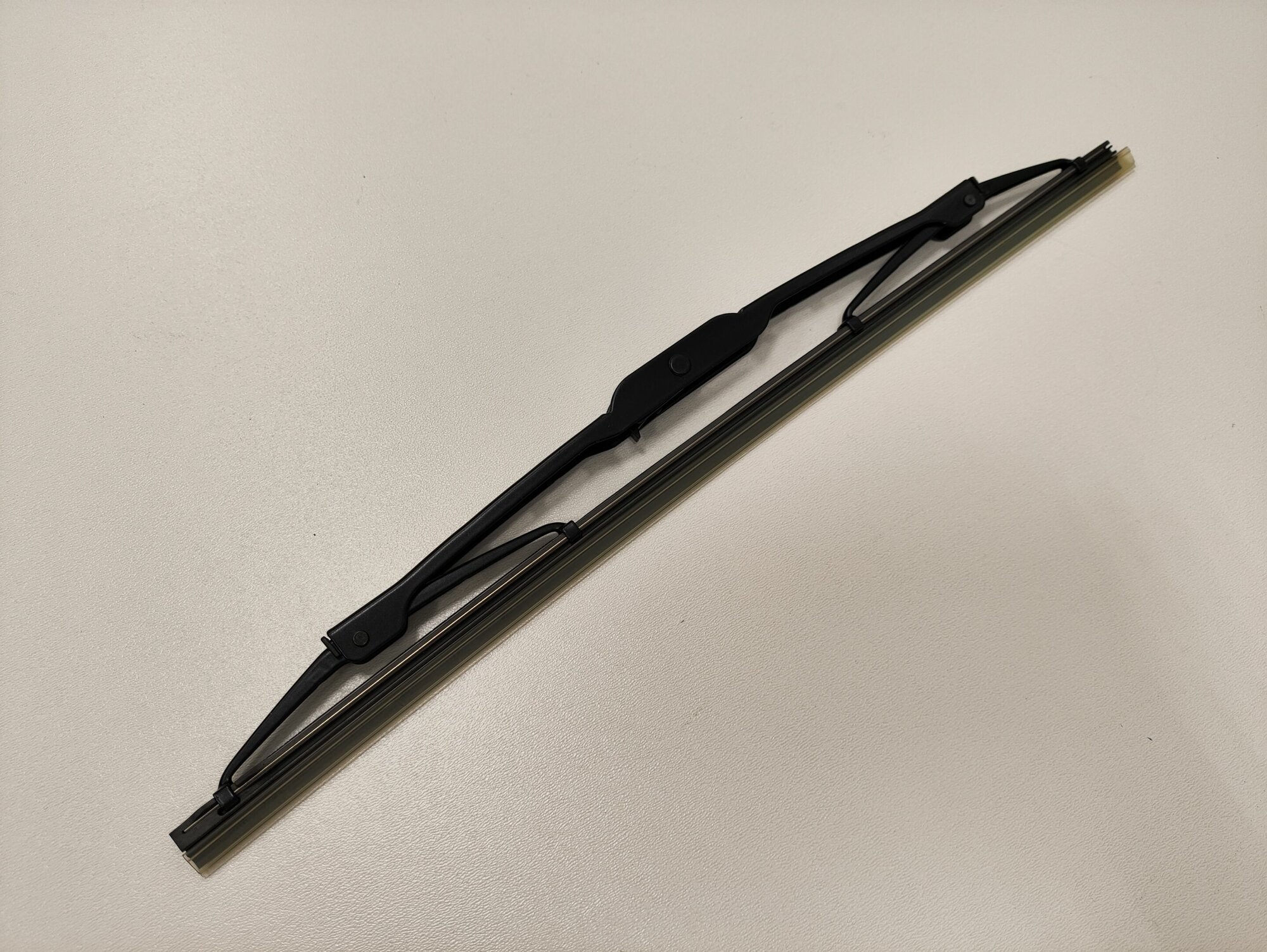 Щетка стеклоочистителя каркасная правая 350 мм Geely GC6 [1.5 16V 5MT седан] 101700207052