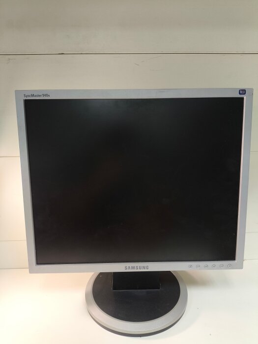 Монитор ЖК 19" 5:4 Samsung 940N черный-серебристый VGA