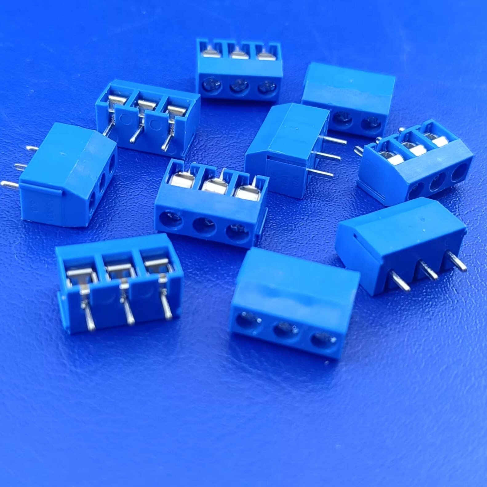 10 штук Клеммник винтовой 301-5.0 3pin 5mm на плату (арт.72956)