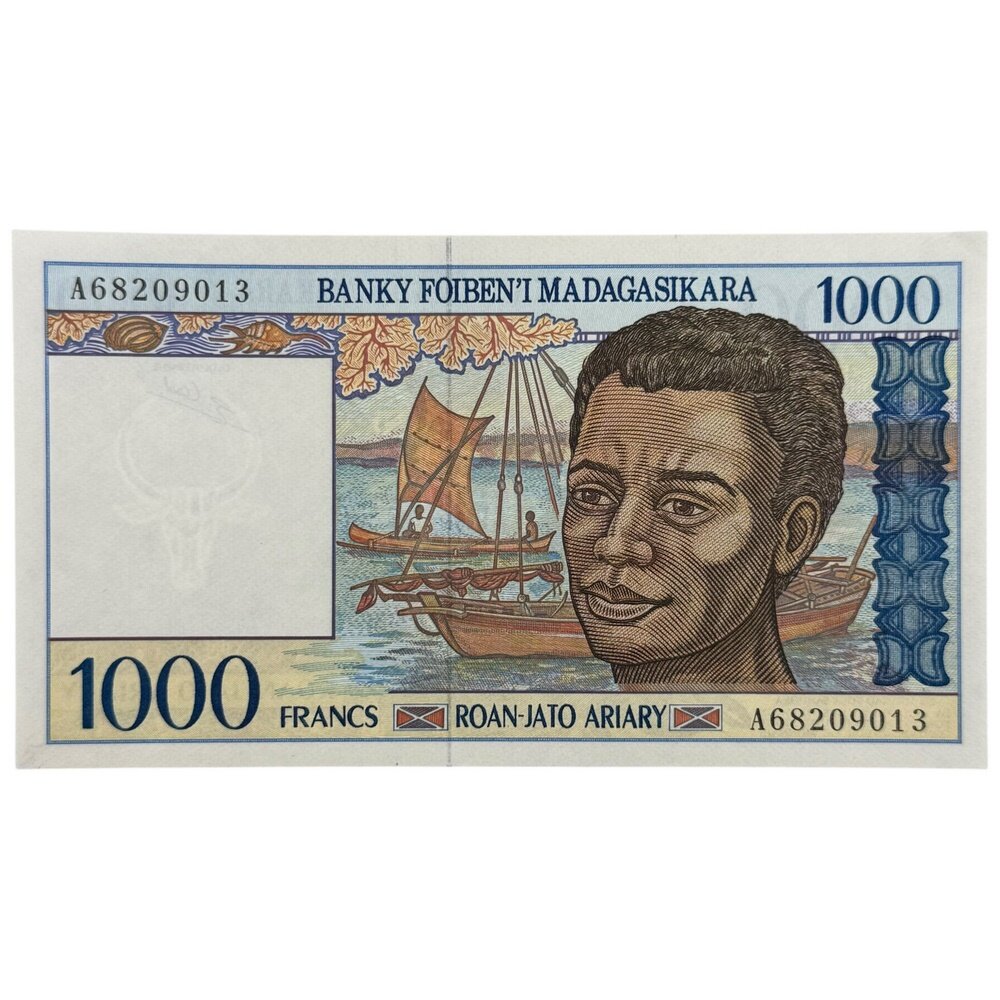 Мадагаскар 1000 франков (200 ариари) 1996-2004 гг. (Подпись Ravelojaona) (Серия A)