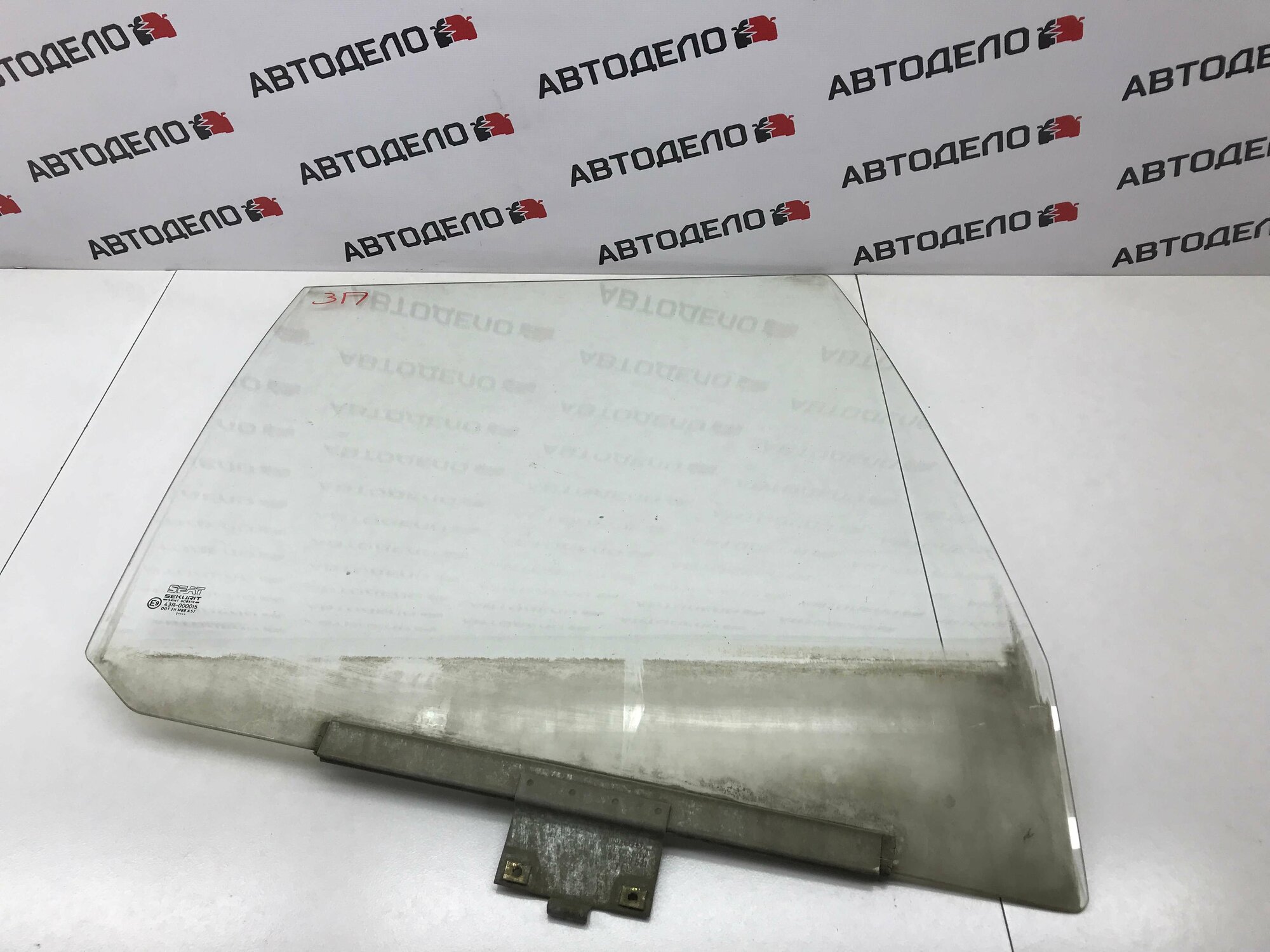 Стекло двери заднее правое SEAT Toledo 1L 2000 г.в