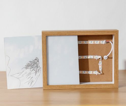 Специальная фоторамка с прорезями для рисования светом, установочная фоторамка формата А4, а также панель и световая лента.