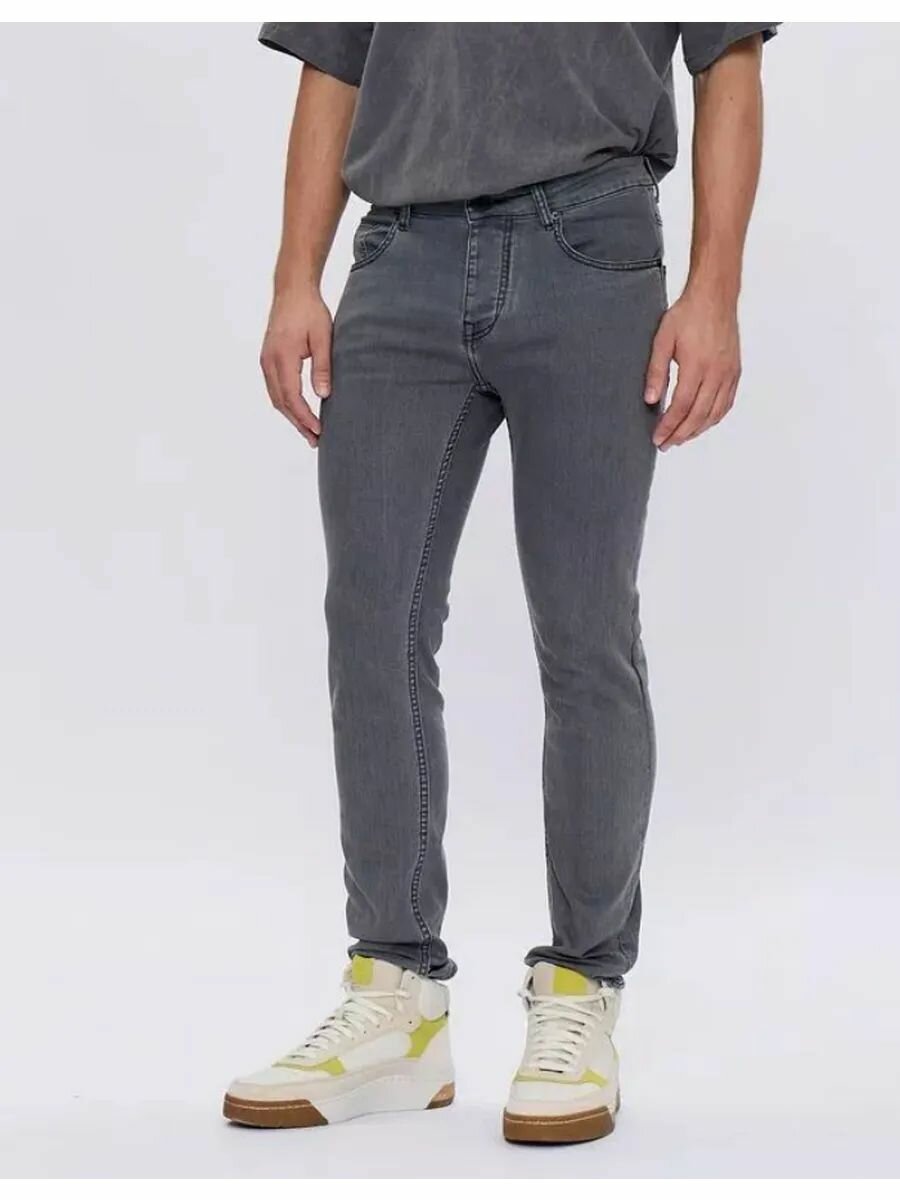 Джинсы зауженные 