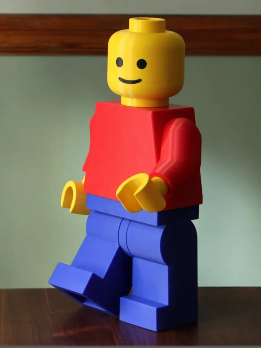 Большой человек в виде лего