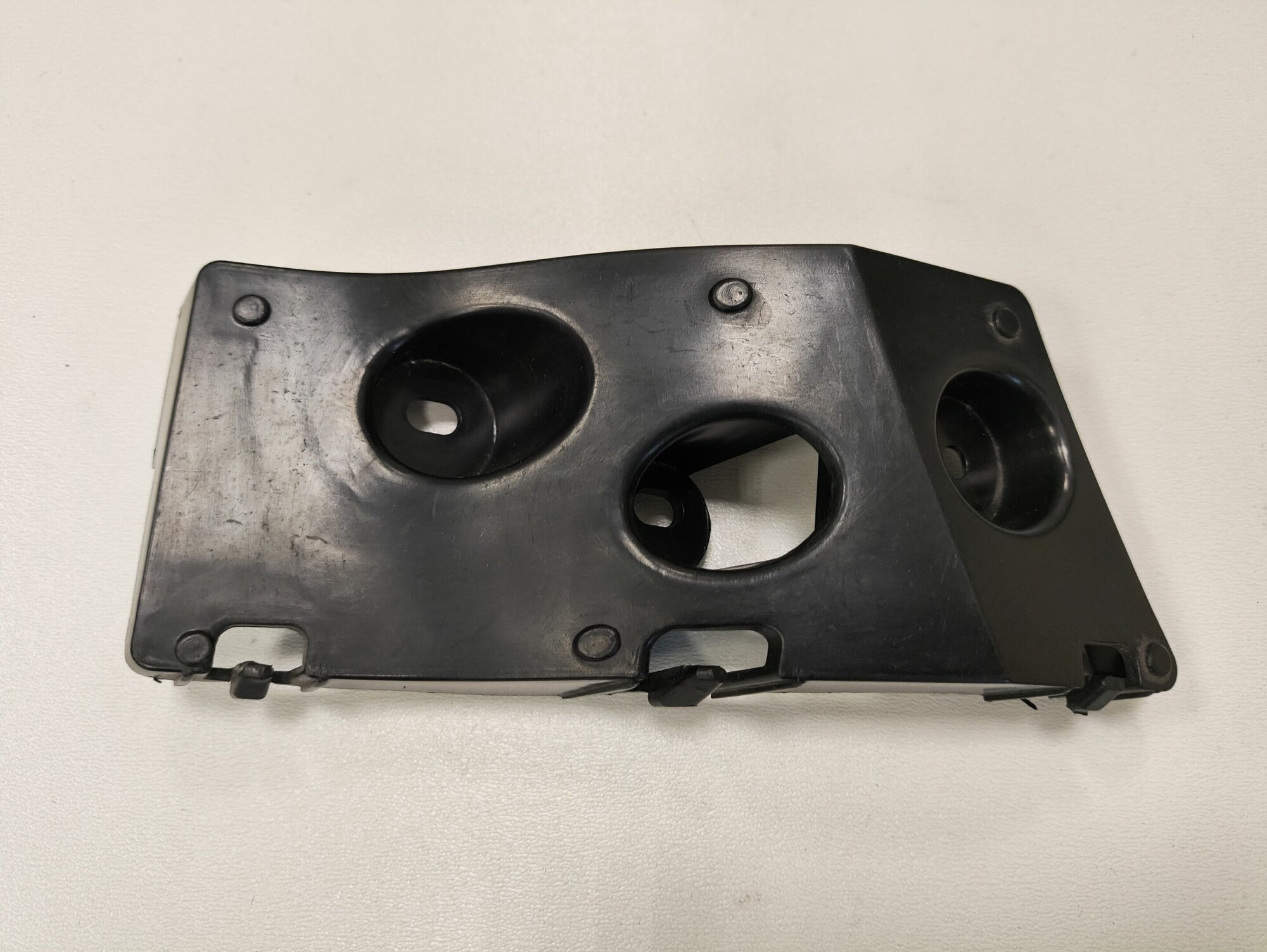 Кронштейн бампера переднего правый Chery Cross Eastar [2.4 16V 4AT хетчбэк] B142803712