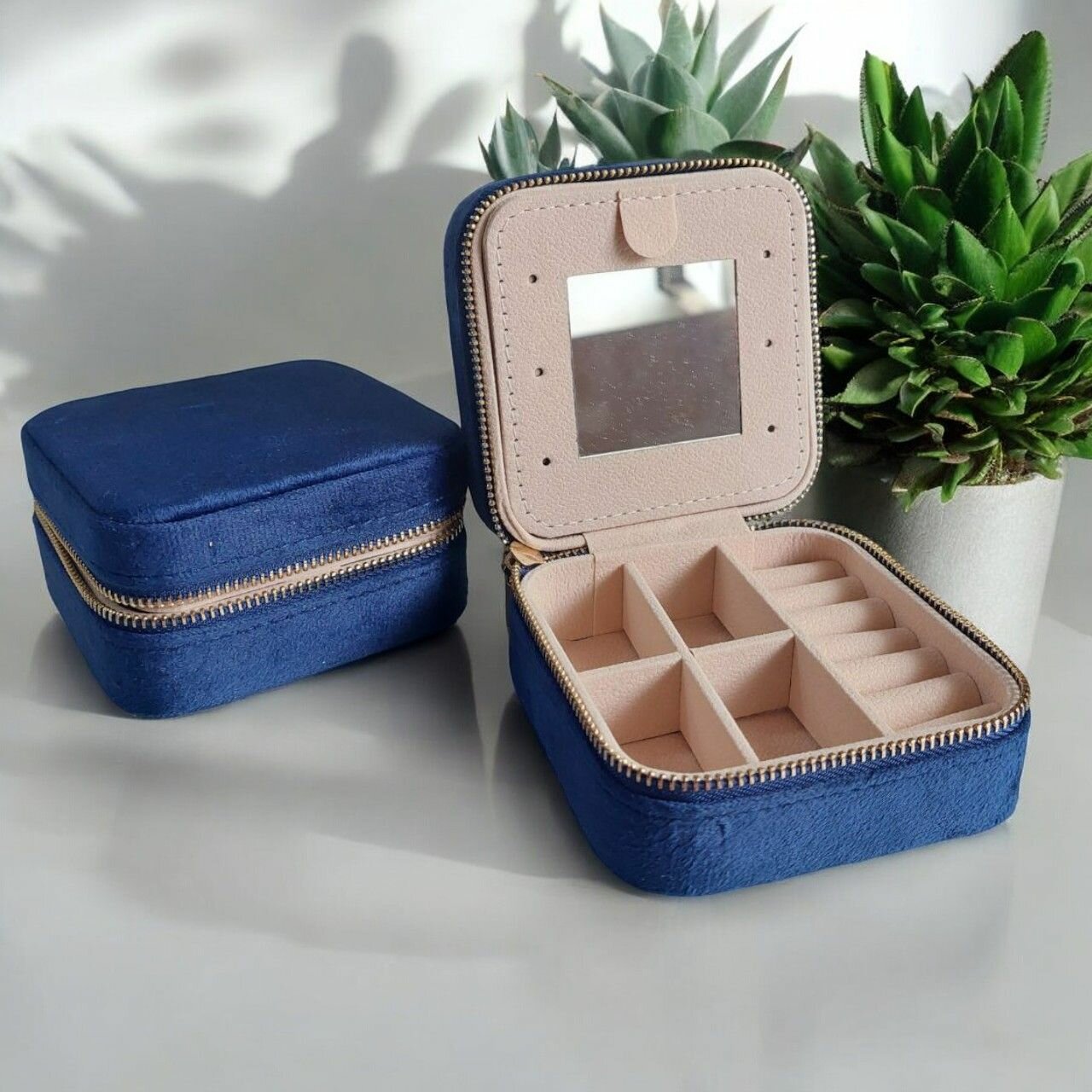 Бархатная мини шкатулка для украшений Малика темно-синяя с зеркалом, дорожная