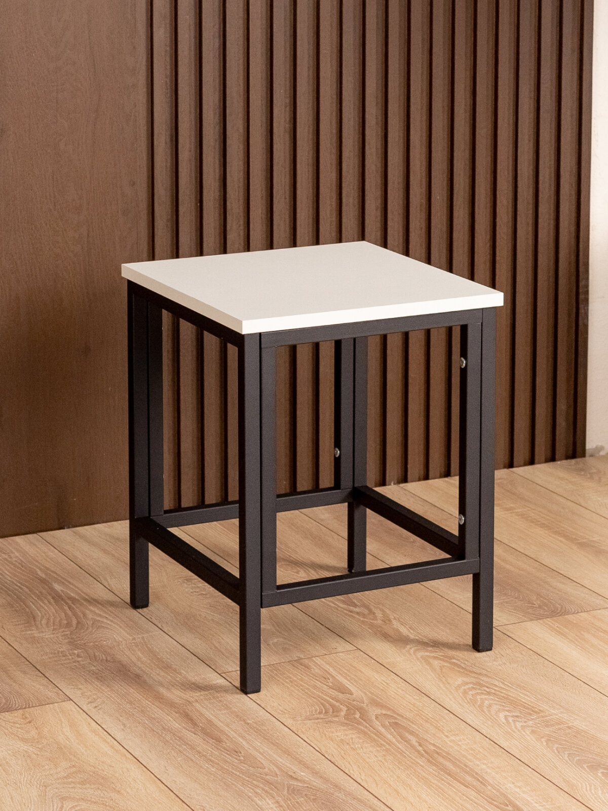 Стул табурет кухонный металлический в стиле лофт Халти черный/белый