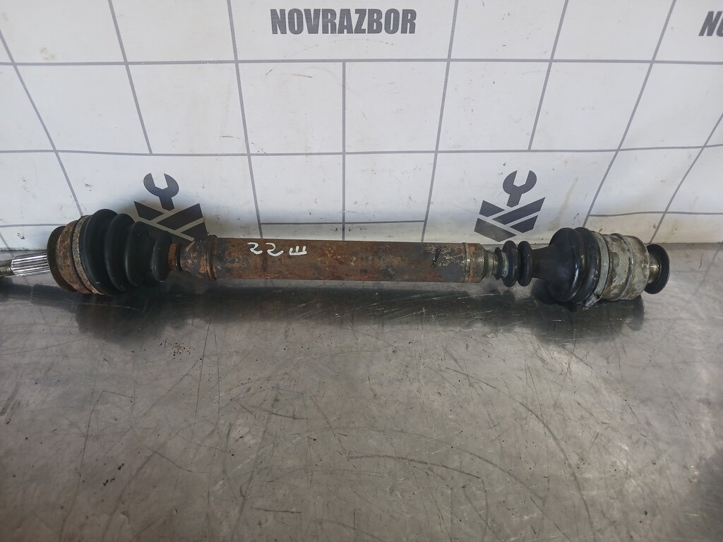 Полуось передняя левая Volvo 440 1992-1994