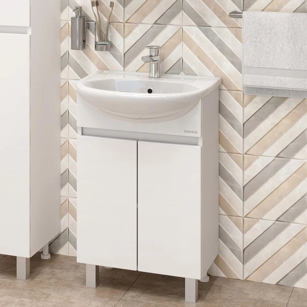 Тумба с раковиной Onika Милтон напольная, 56 см, белая, глянцевая, из МДФ, с дверками, раковина для ванной фаянсовая, полукруглая, встроенный слив-перелив