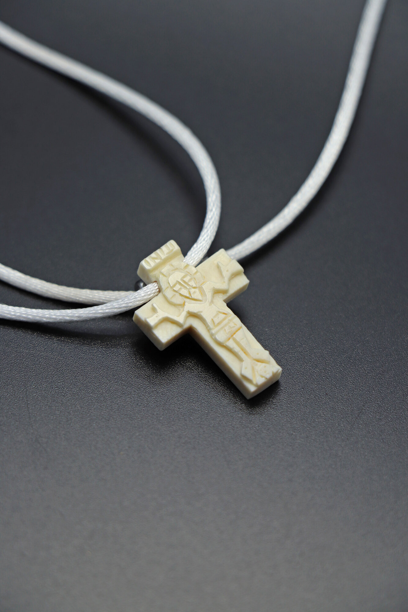 Крест с распятием из бивня мамонта