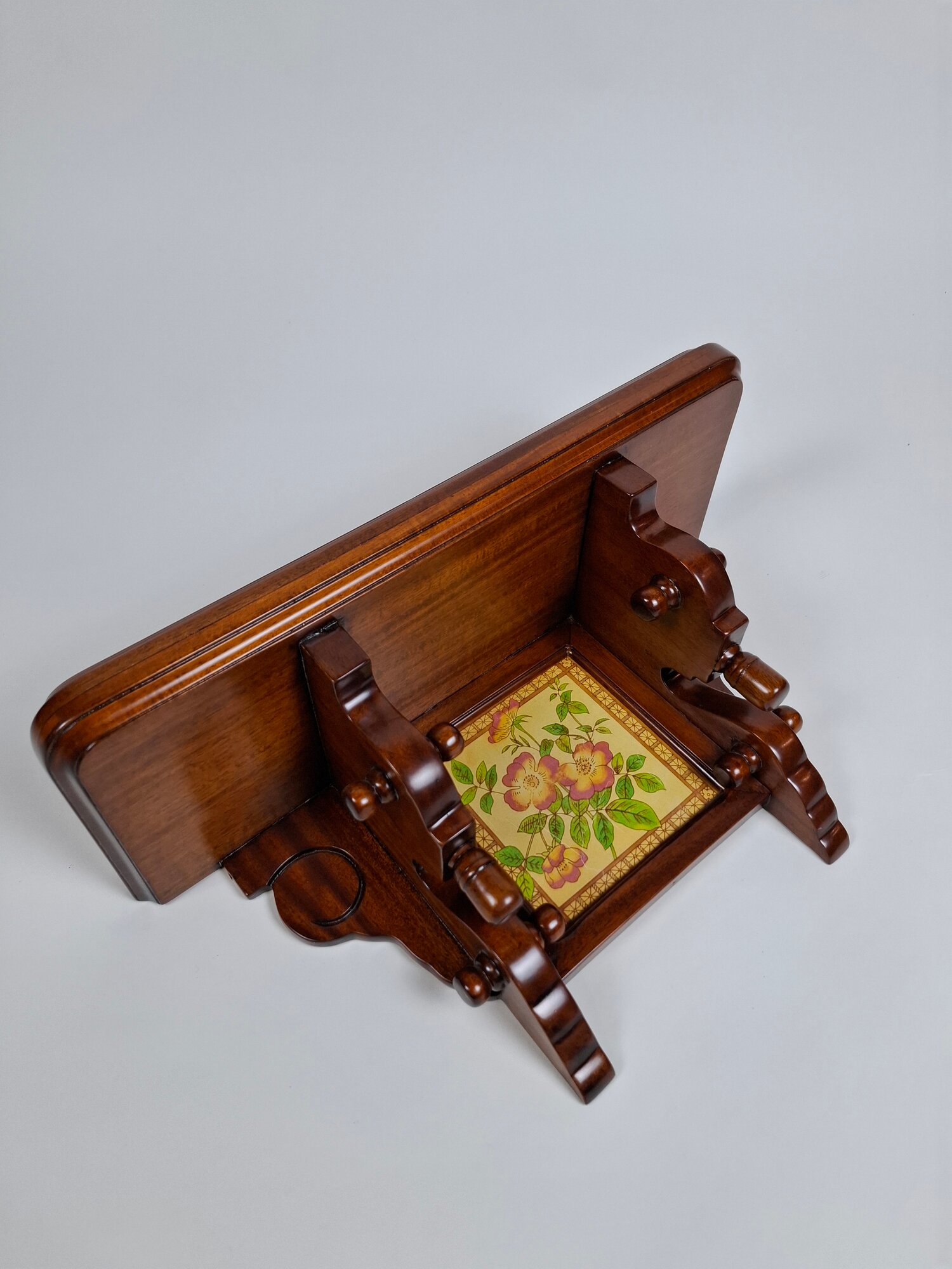 Интерьерная полка DOMKORLEONE из красного дерева (mahogany wood) цвет орех NAA (светло-коричневый) вставка с рисунком №7