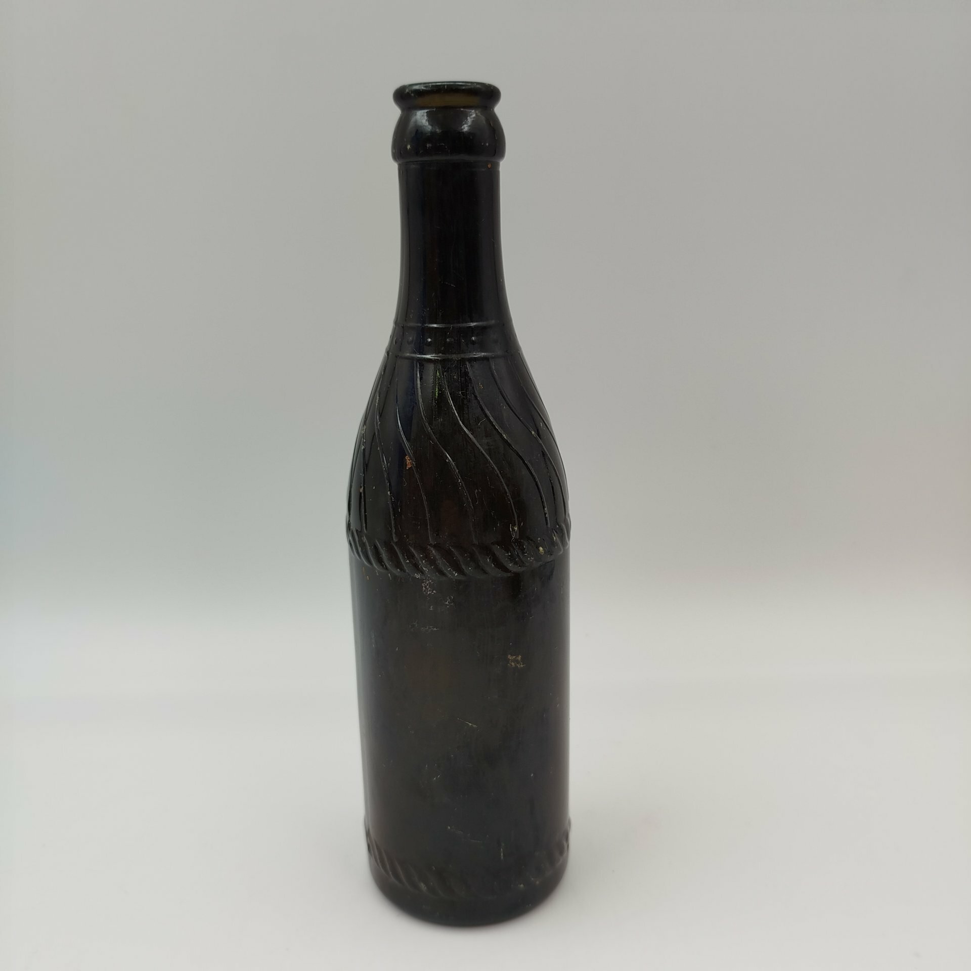 Бутылка пивная темно-коричневого цвета