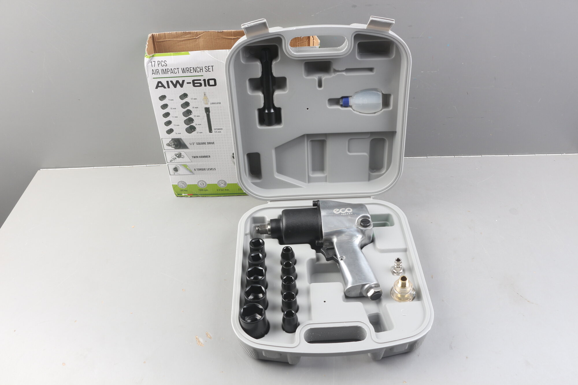 Пневмогайковерт ударный 1/2" с лубрикатором и головками ECO AIW-610 уцененный (1653874892)