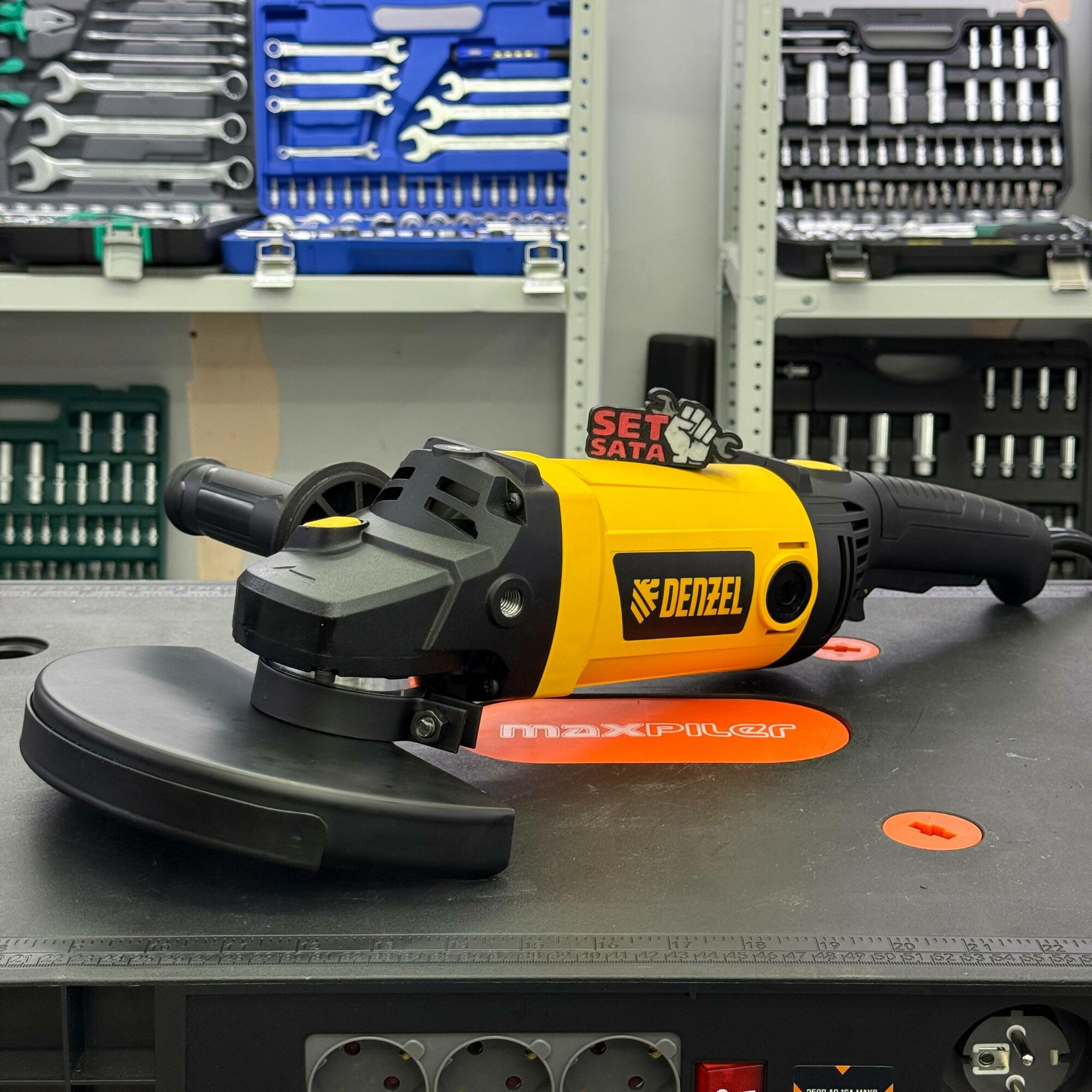 Углошлифовальная машина Denzel AGL230-2600, 2600 Вт, 230 мм, 6600 об/мин