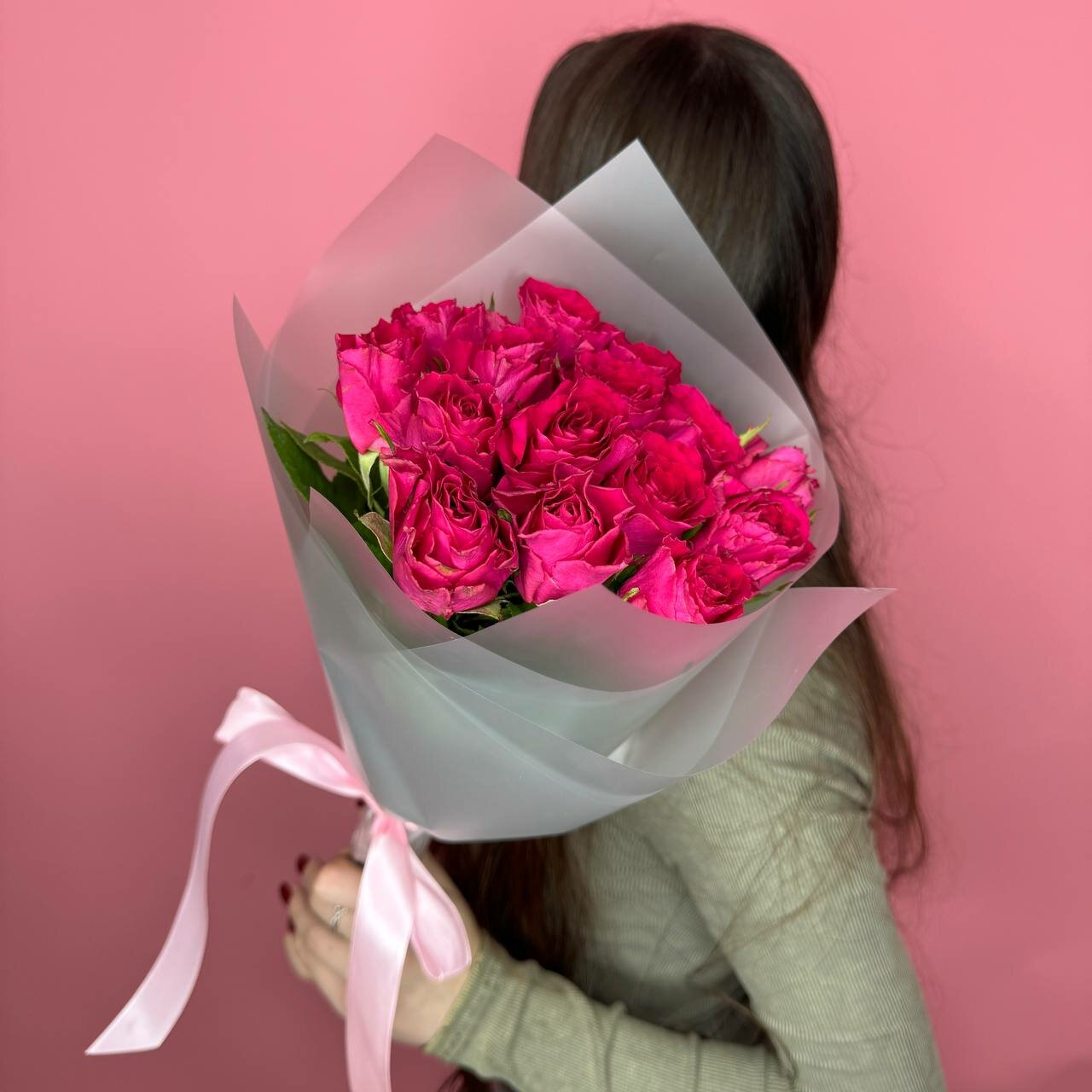 Букет Joy Flowers, малиновые кенийские розы, высота 40 см, 15 штук