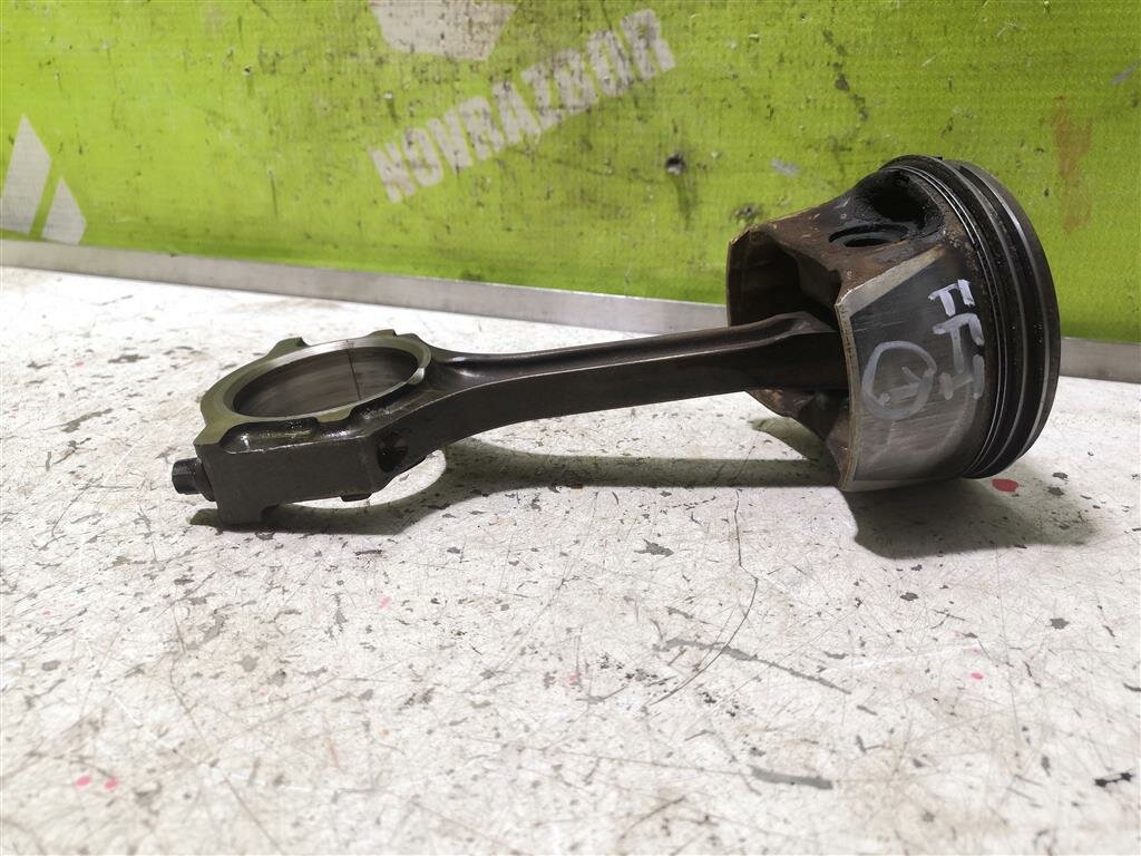 Поршень с шатуном Ford Focus 1 1998-2004