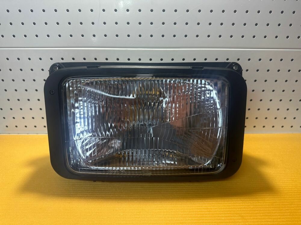 Фара правая/левая прямоугольная лампа H4\ MAN M/F90 19/24/26/32/33/41/48.462 (МАН)