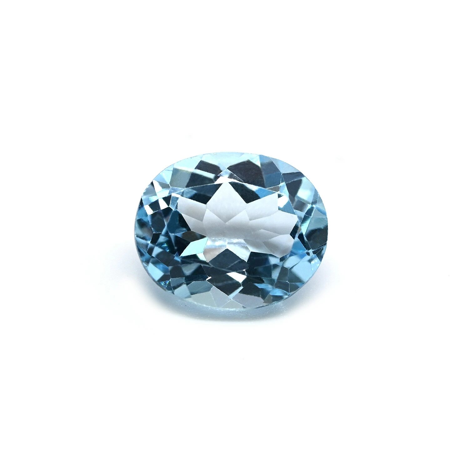 Кабошон из голубого топаза овал 9*11мм в ювелирной огранке, 4,5ct