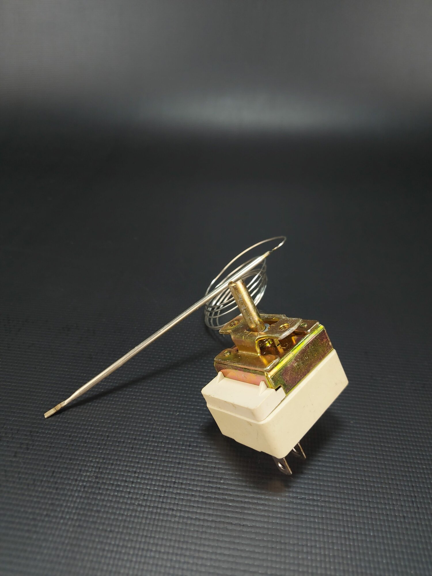 Термостат капиллярный регулируемый 50-300C WKA-300E2 16A/250V L-830 мм