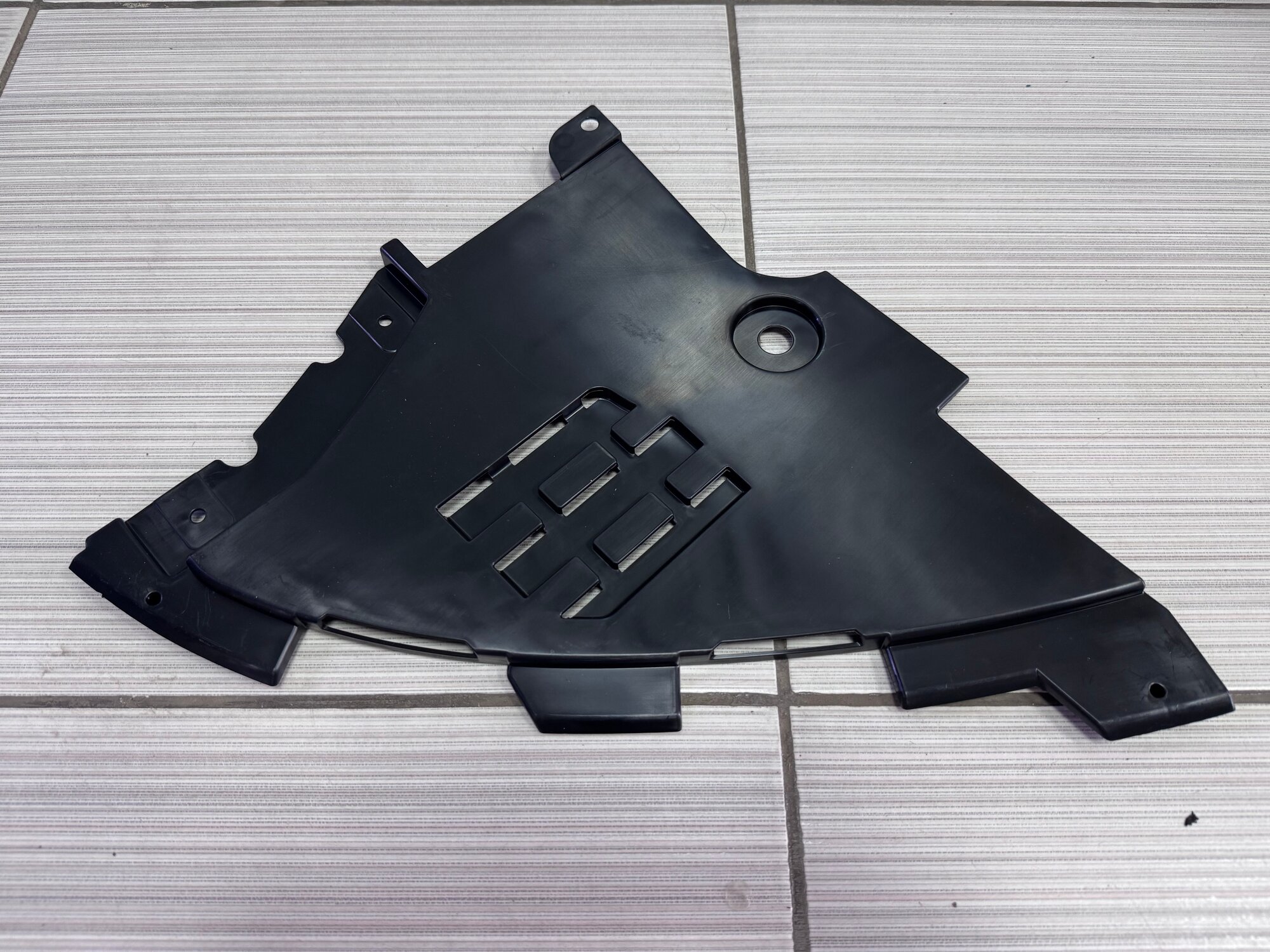 Пыльник бампера LADA xray левый