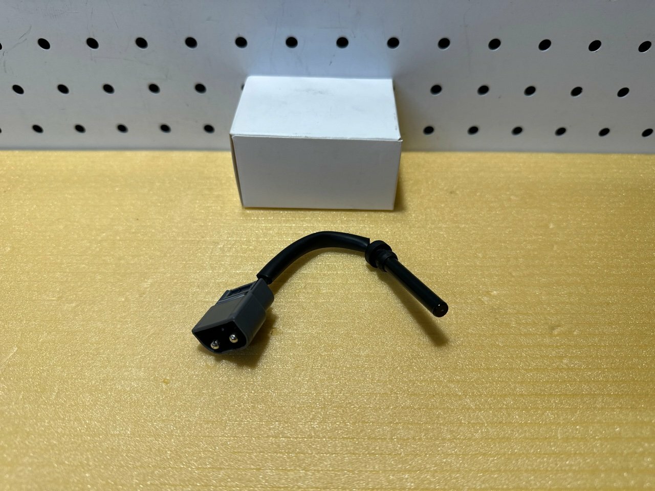 Датчик уровня охлаждающей жидкости вольво ФШ ФМ (VOLVO FH FM)