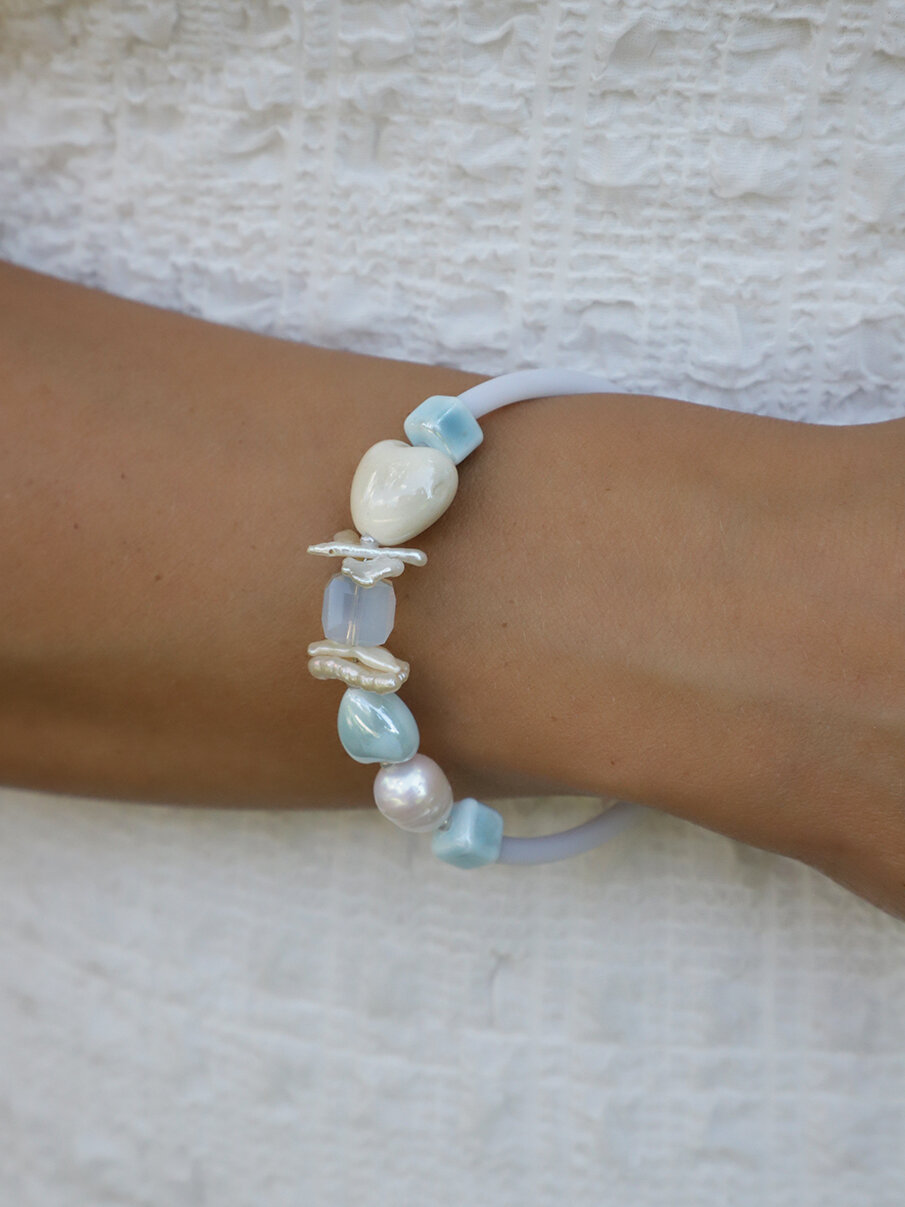 Эластичный браслет