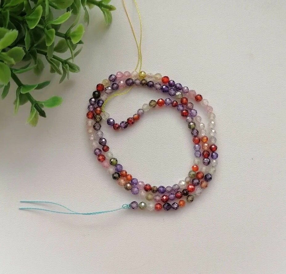 Циркон натуральный бусины с огранкой 3 мм микс. 37 см (около 130 шт).