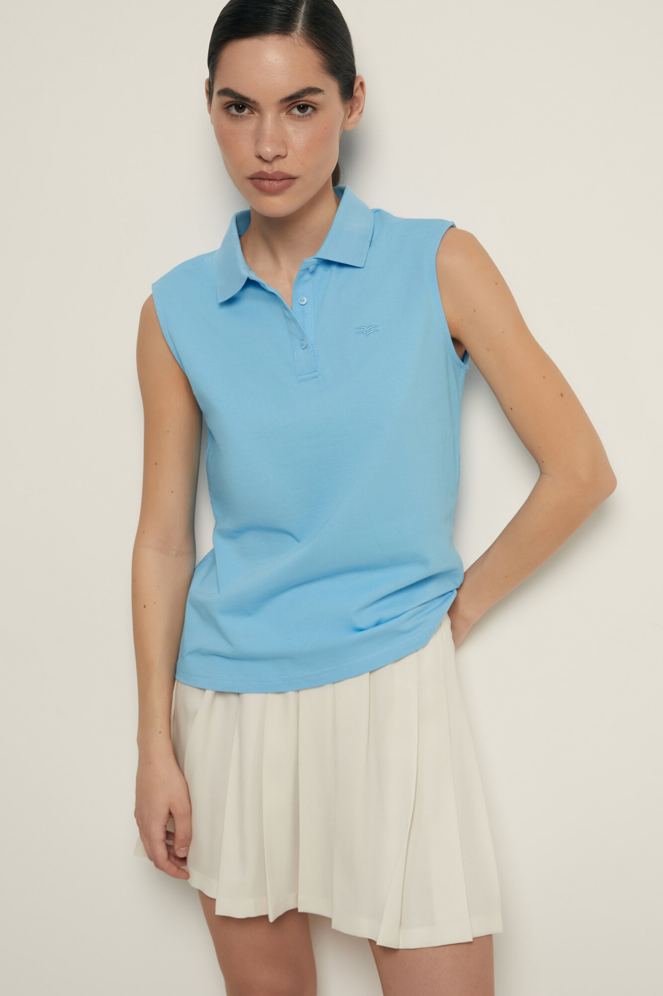 Поло однотонное приталенное без рукавов